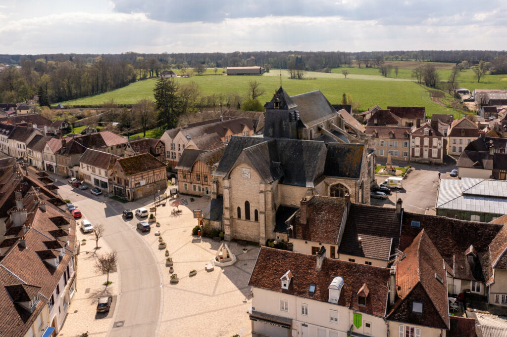 Chaource en vue drone - Chaource en pays d'Armance